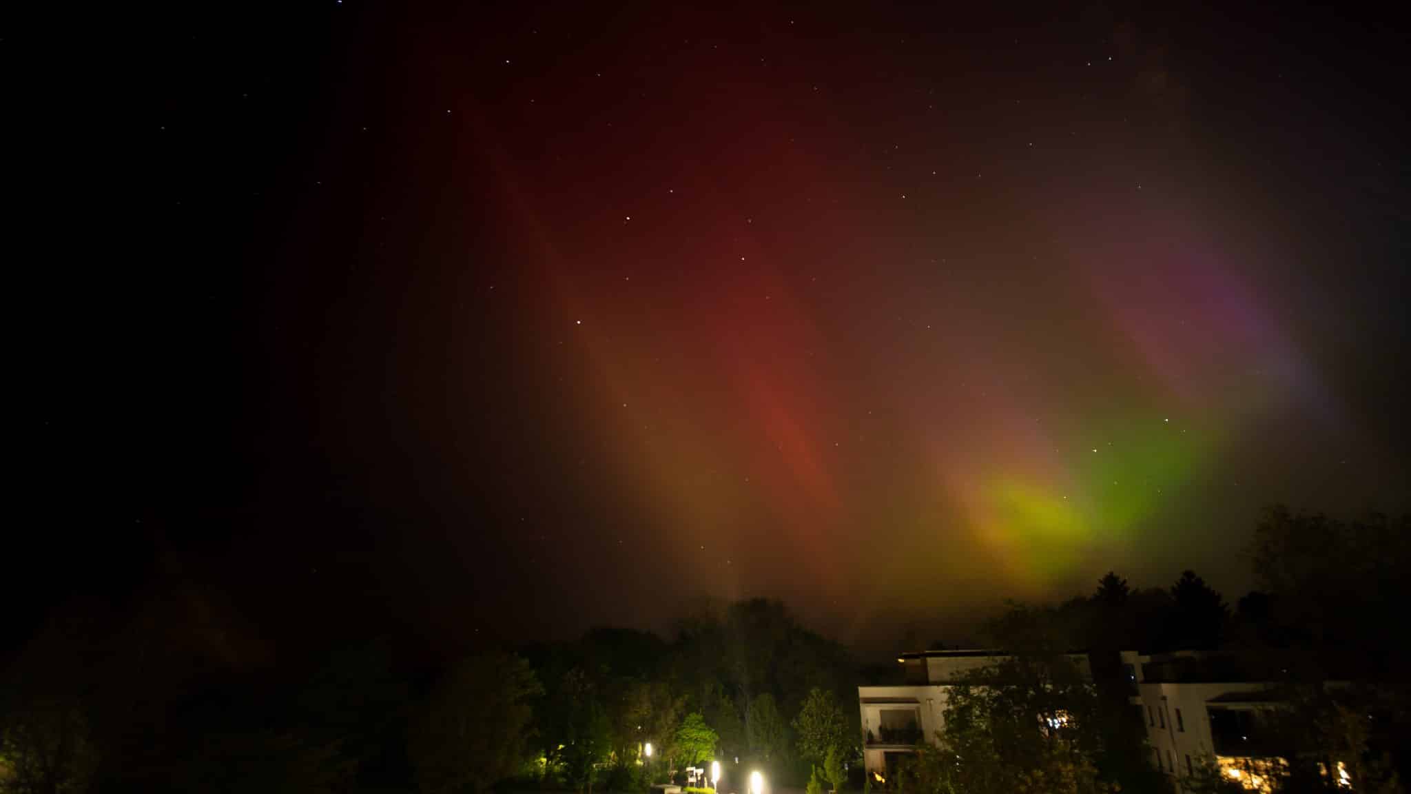 Gewaltiger Sonnensturm trifft heute die Erde – Polarlichter in der Nacht über Deutschland ...