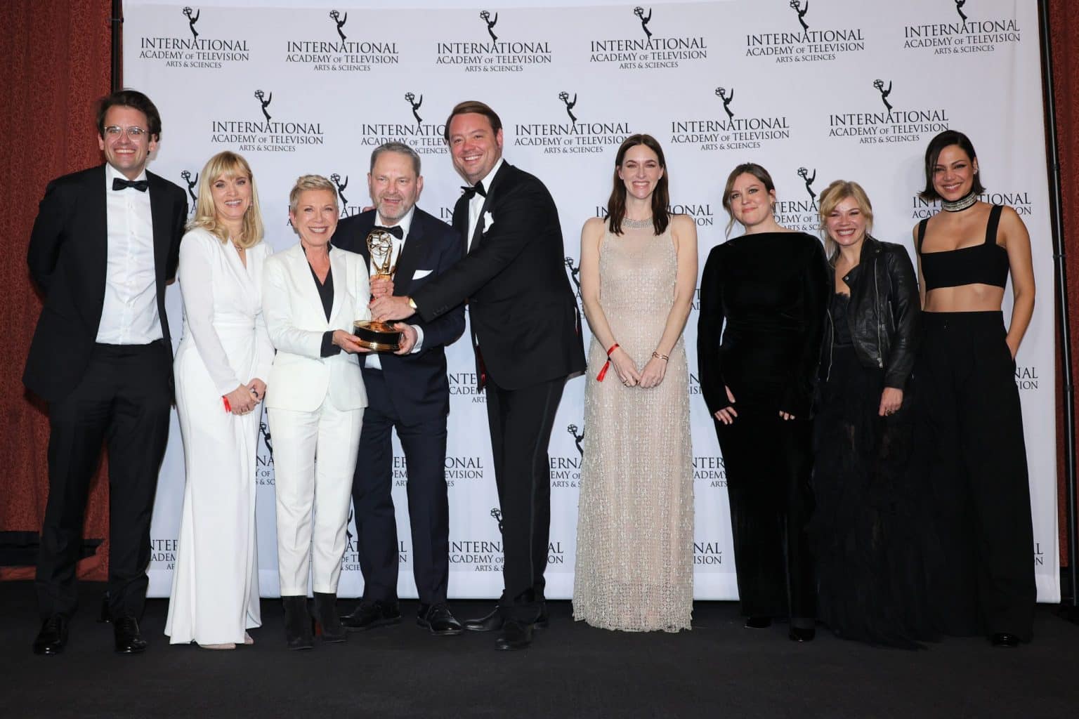 „Liebes Kind“: Netflix-Hit gewinnt International Emmy – Ein Meilenstein ...